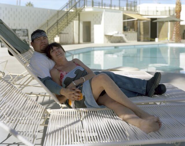 Touching Strangers (33 photos)