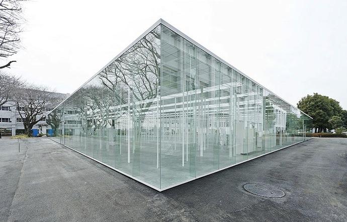 Modern Architecture: Japanese School Made of Glass (7 photos)