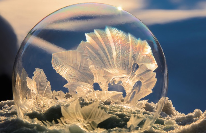 Gorgeous Ice Crystals Form on Frozen Bubbles